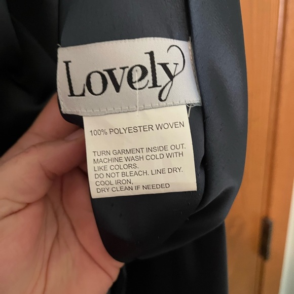 Lovely Imogen | Dresses | Lovely Brand Draped Twist Halter Tieback ...